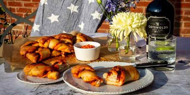 Spicy Nduja and Red Chilli Pesto ‘Tear and Share’ Bread Recipe – The ...